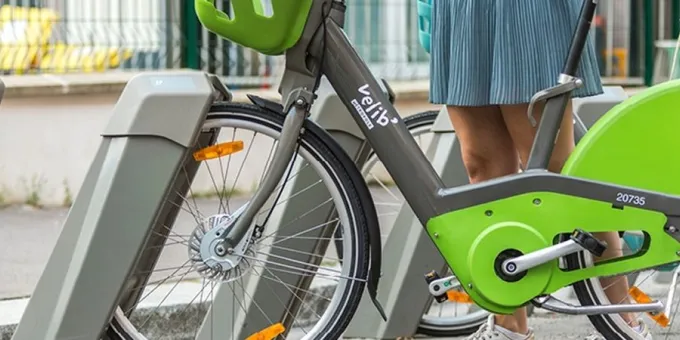 Plus de 1 200 places de stationnement Velib’ à Paris La Défense en 2025 ...